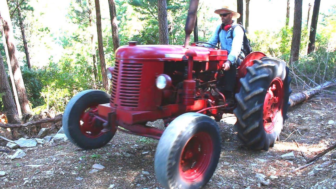Fixing up the Abandoned Vintage Tractor and putting it to work - YouTube