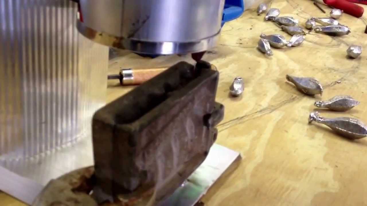 Molding weights for decoy Swamp Rigs - YouTube