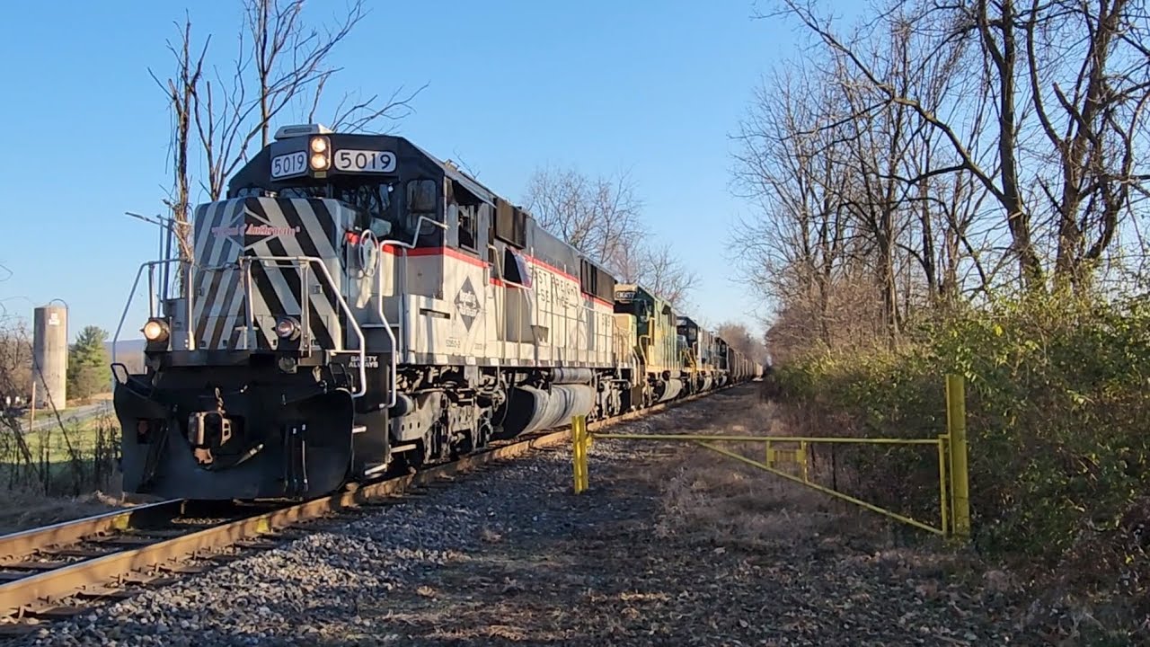 Reading and Northern Fast Freight Engines Crazy Long Coal Train - YouTube