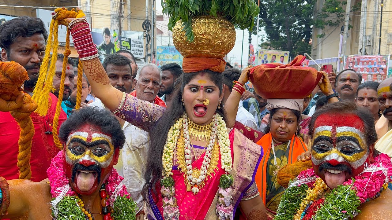 Nisha Kranti Bangaru Bonam 2023 | Bangaru Bonam at Golkonda Bonalu 2023 ...
