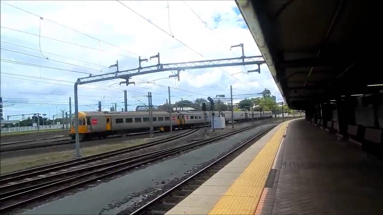 Queensland Rail ICE set 153, 156 at Roma Street arrive - YouTube