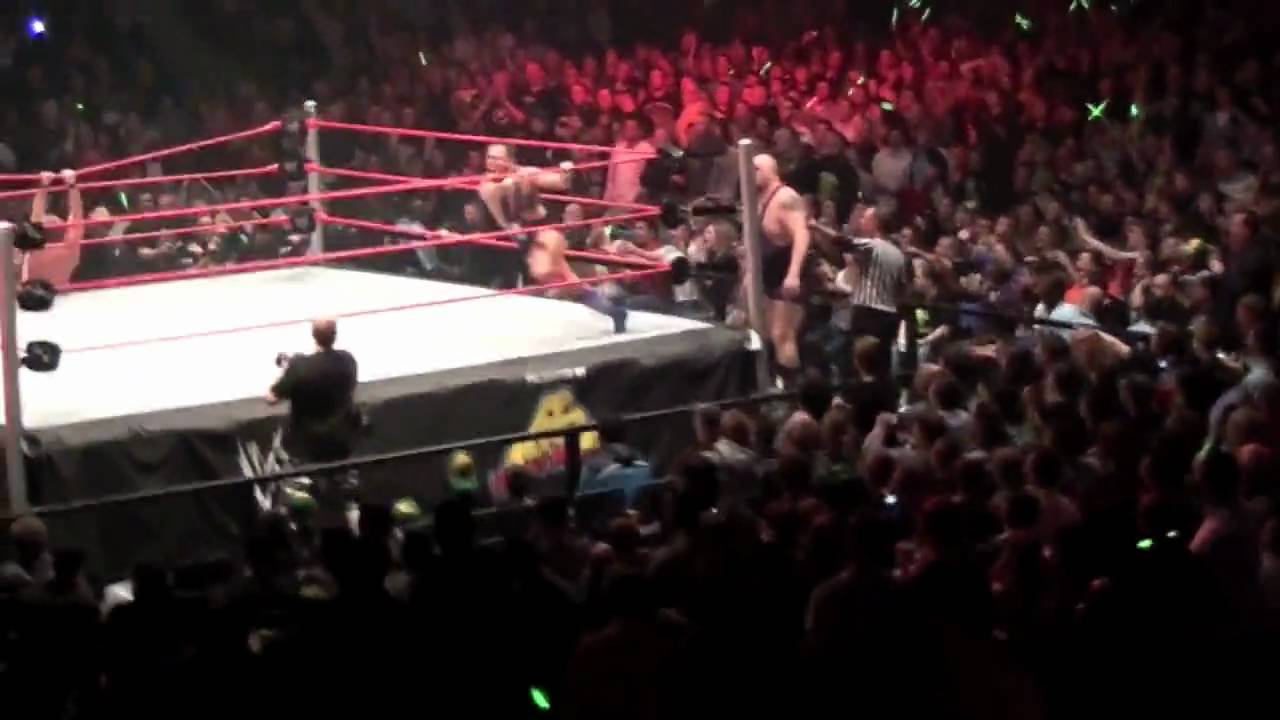 WWE RAW O2 London 11th November 2009 part 1 - YouTube