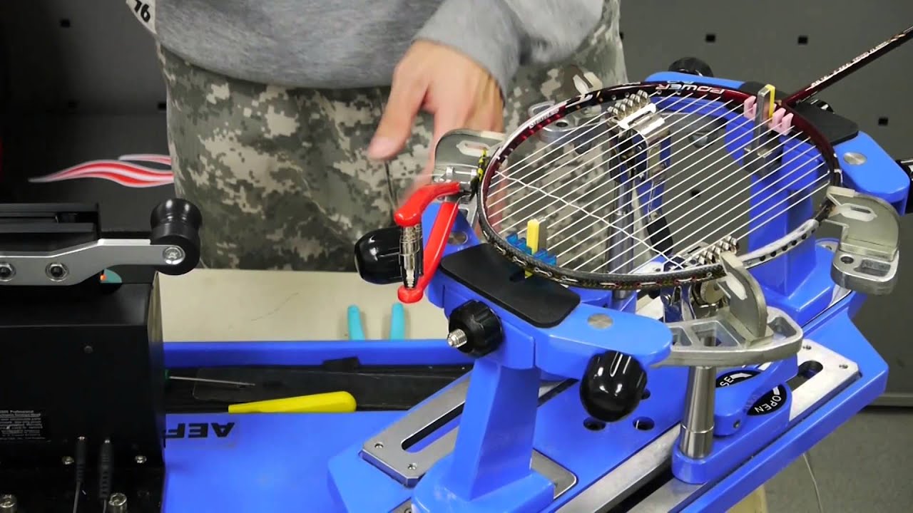Badminton Stringing - 72 holes Gosen Professional Pattern 2011 - YouTube