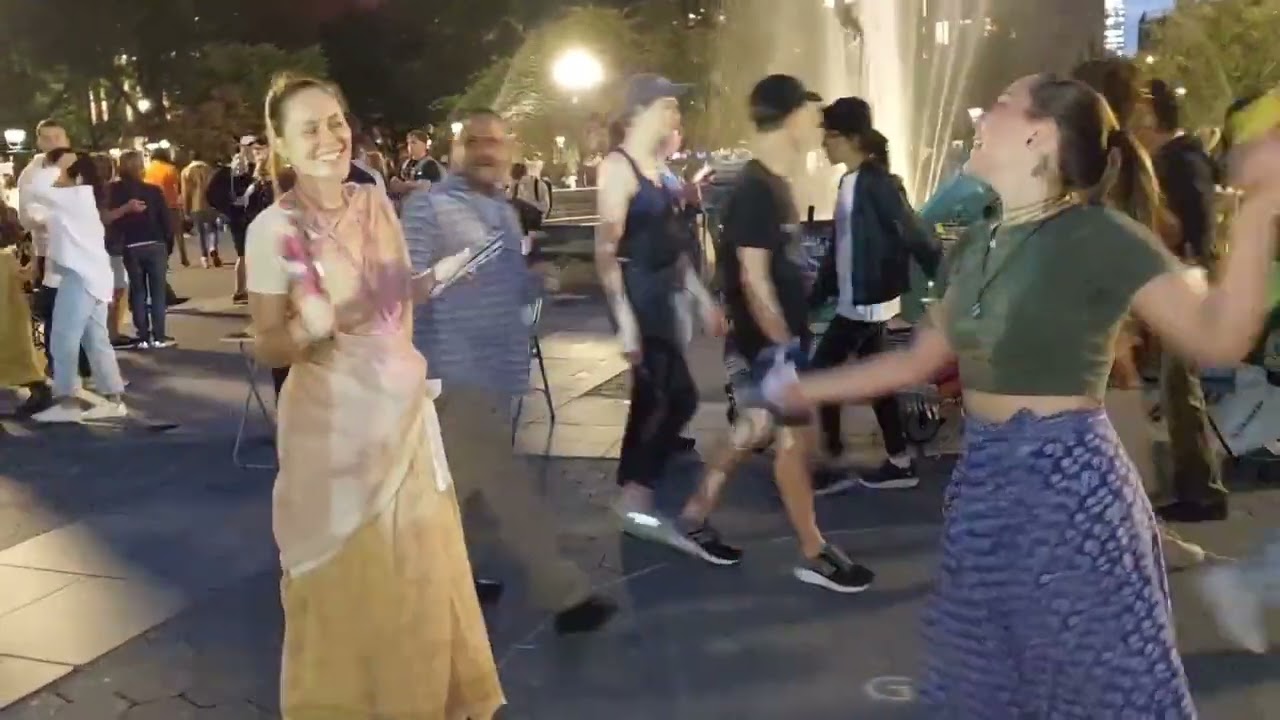 Rama Raya Prabhu inspires many to chant Hare Krishna | Kirtan ...