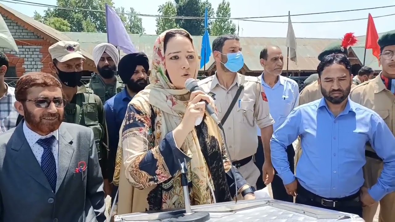 DC Baramulla visits SDH Sopore - YouTube