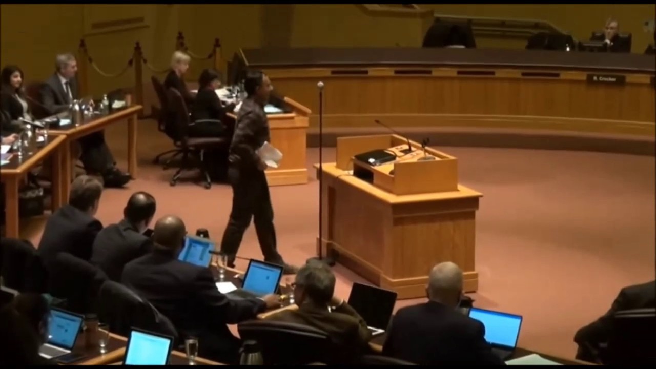 Ron Banerjee misidentifies his name at public meeting - YouTube