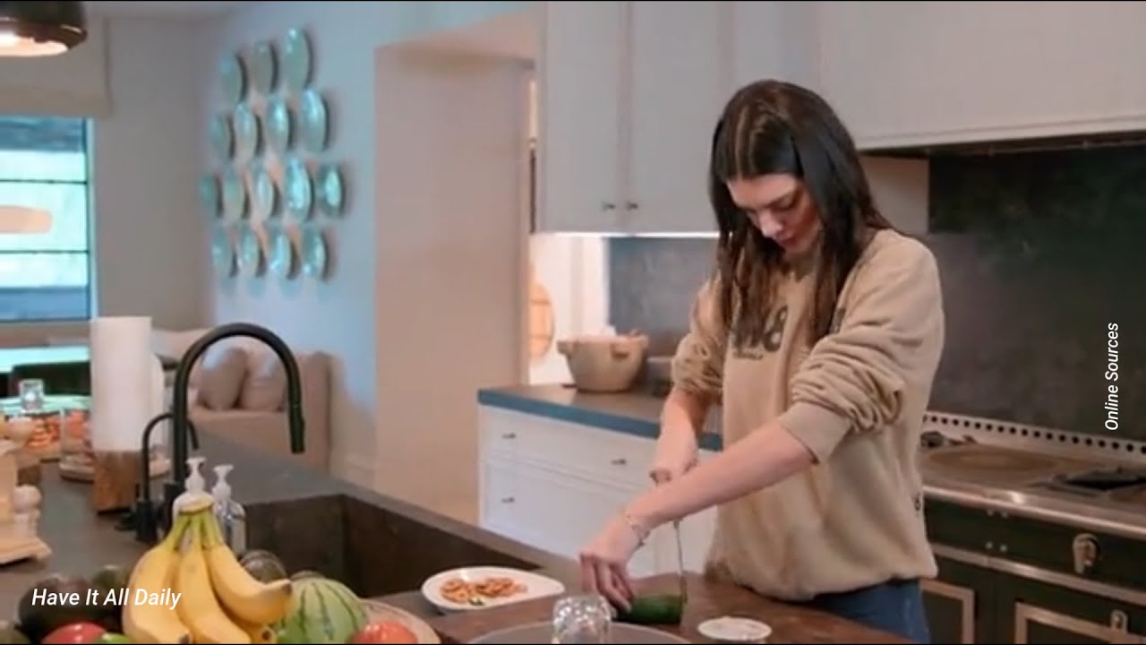 Kendall Jenner's 'insane attempt' to cut a cucumber leaves the internet ...