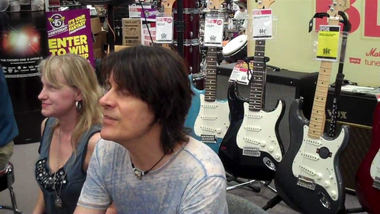 Rusty Anderson at Guitar Center Arlington Texas (Before Paul McCartney ...