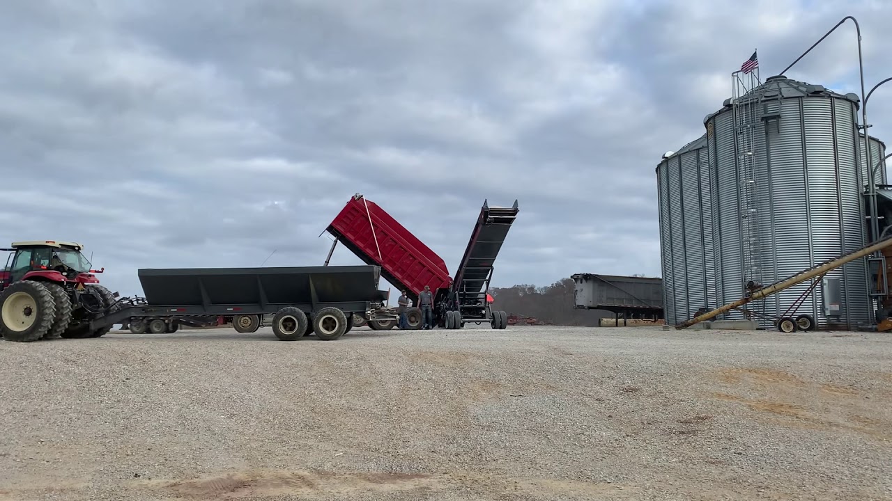 Industrial Conveyor loading lime - YouTube