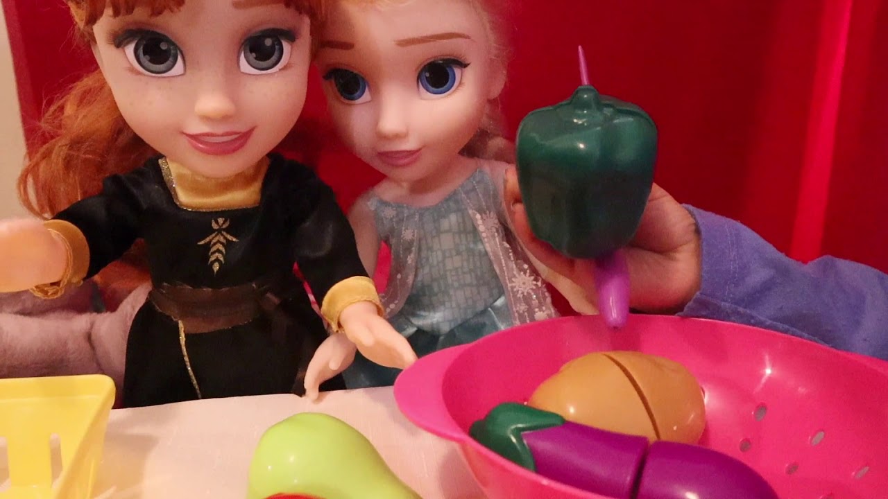 Elsa, Anna and Candy play with vegetables and fruits/ Candy eats ...