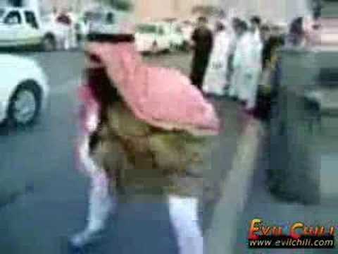 Saudi girl makes street booty for shocked saudis