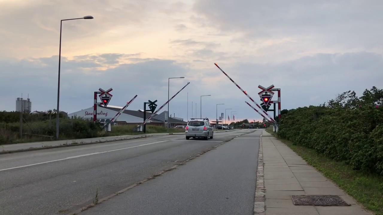 Level Crossing, Buttervej, Skagen, Nordjylland, Denmark - YouTube