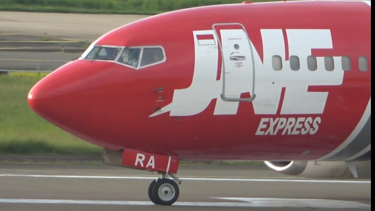 Waw Ada Pesawat JNE Express dari Trigana Boeing 737 Landing dan Take ...