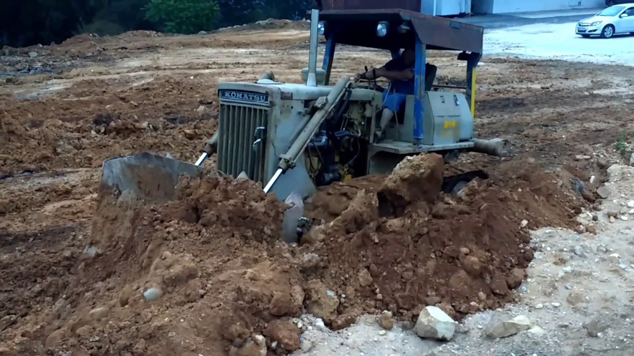 Komatsu D40A 1 - YouTube