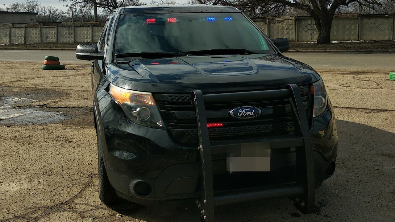 Unmarked Ford Explorer police interceptor in Ukraine (red-blue lights ...