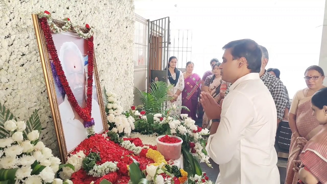 MP Midhun Reddy garu Consoles MLA Chevireddy Bhaskar Reddy gari Family ...