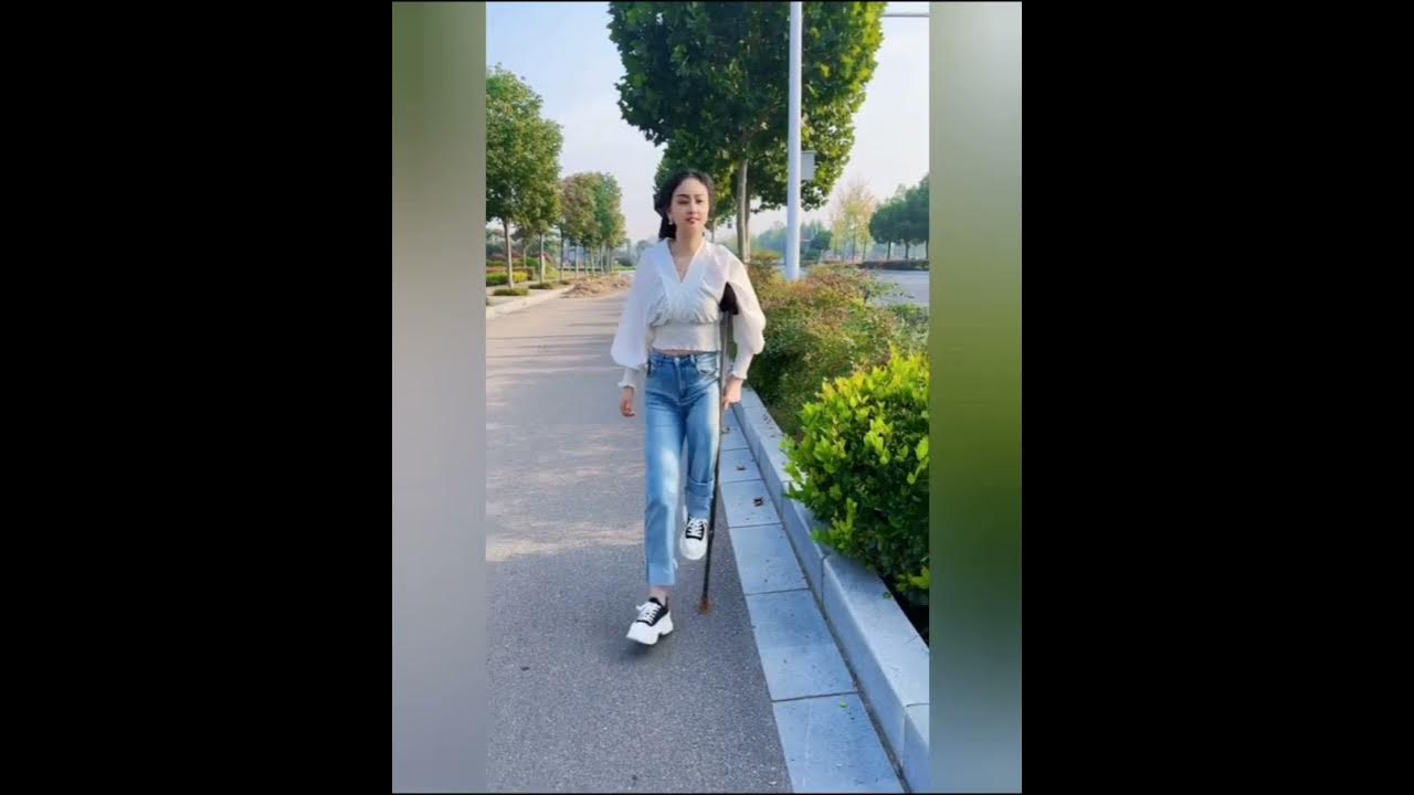 Polio Women Life Short Leg Walking With Crutches Polio معاقين Youtube