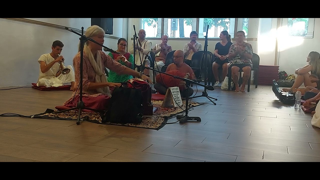 Maha Sundari - Buenos Aires Kirtan Fest 18/03/23 - YouTube