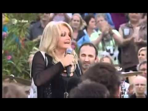 Bonnie Tyler   Holding Out For A Hero Live 2011