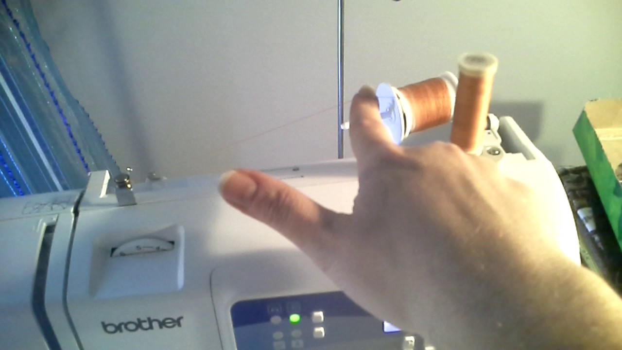 Comment embobiner une plus petite bobine avec sa machine à coudre ...