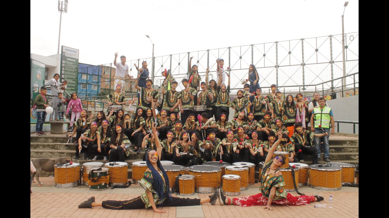 Batucada Uku Pacha - Presentación Juan Pablo II - YouTube