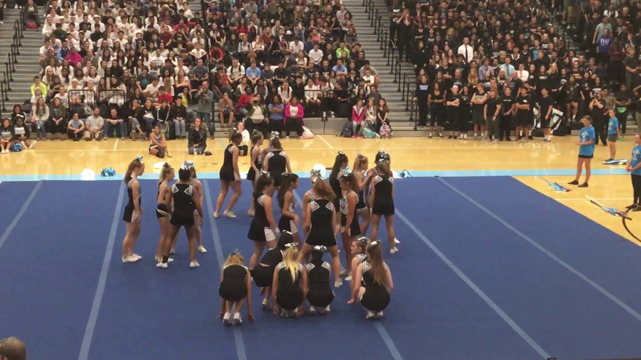 Centreville High School Cheerleaders/ CVHS - YouTube