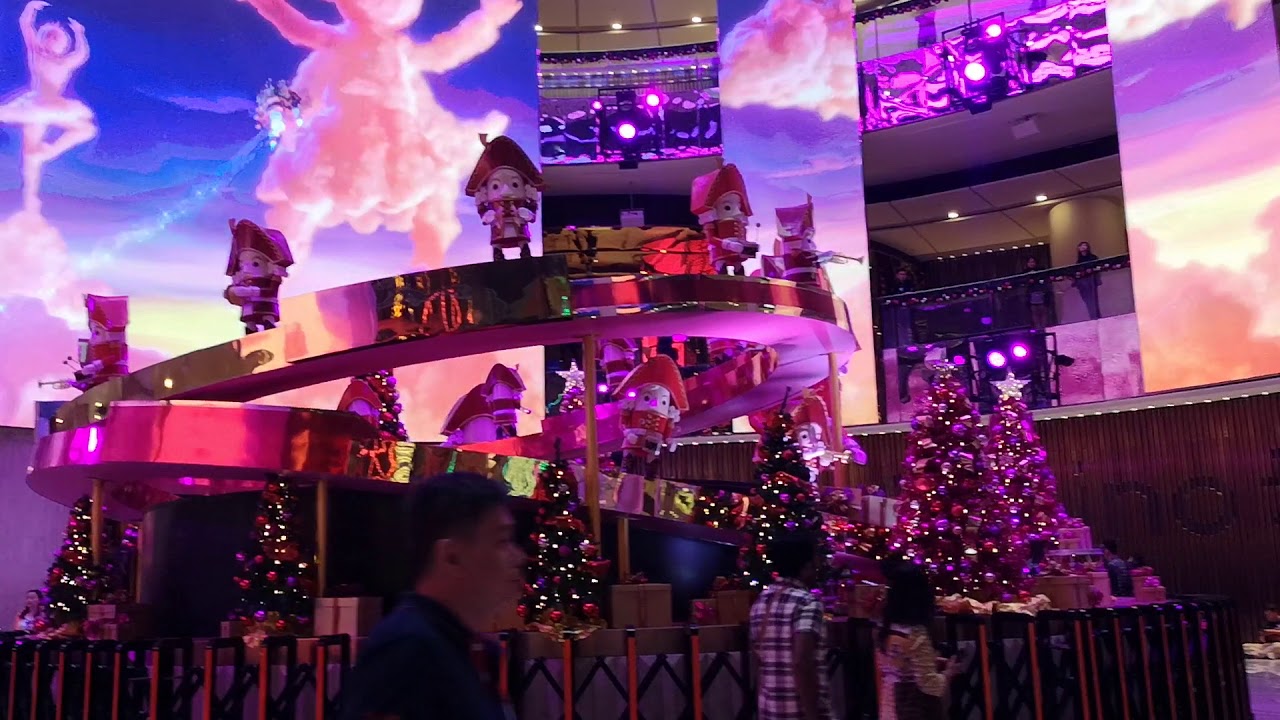 Christmas show at Genting Highland - YouTube
