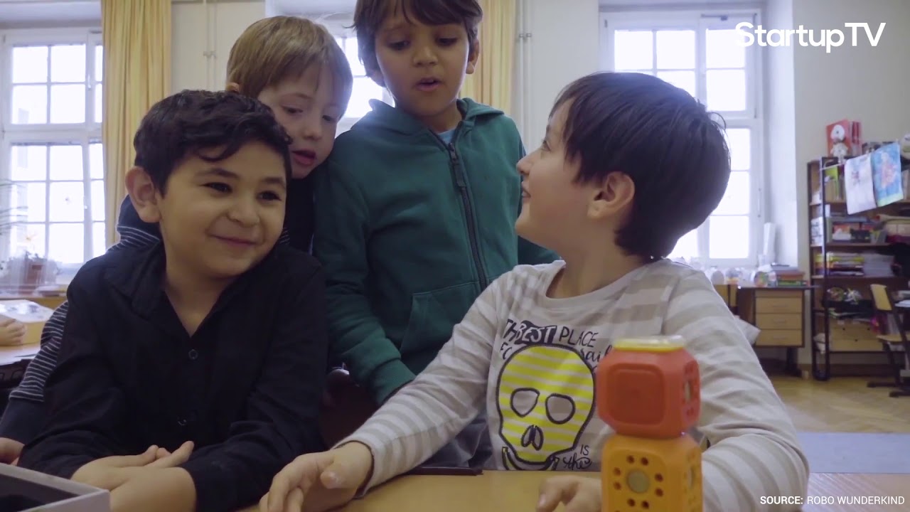 How Learning by Making Helps Your Kids Become Digital Experts - YouTube
