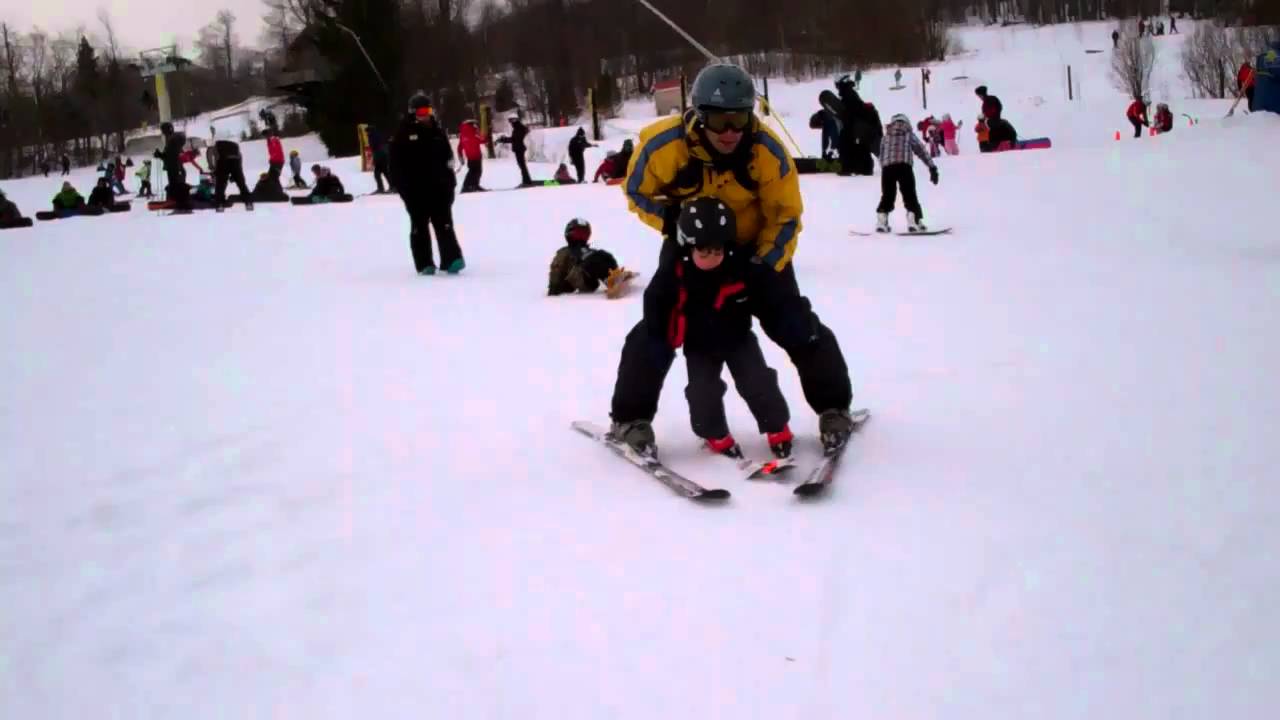 Dylan - 1st time skiing - Stratton - YouTube