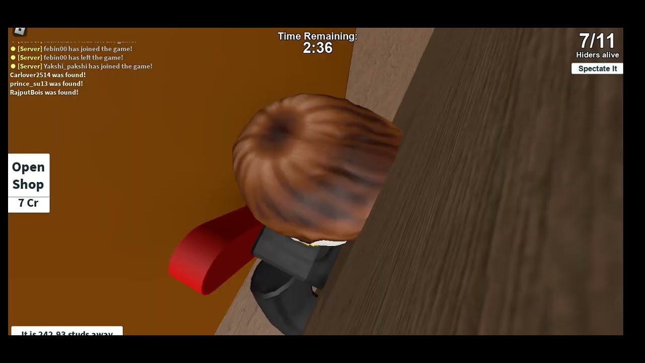 lets hide away from seeker .Roblox hide and seek extremes - YouTube