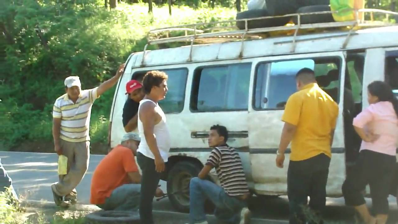 Local Nicaraguan Screaming at Bus Driver! - YouTube