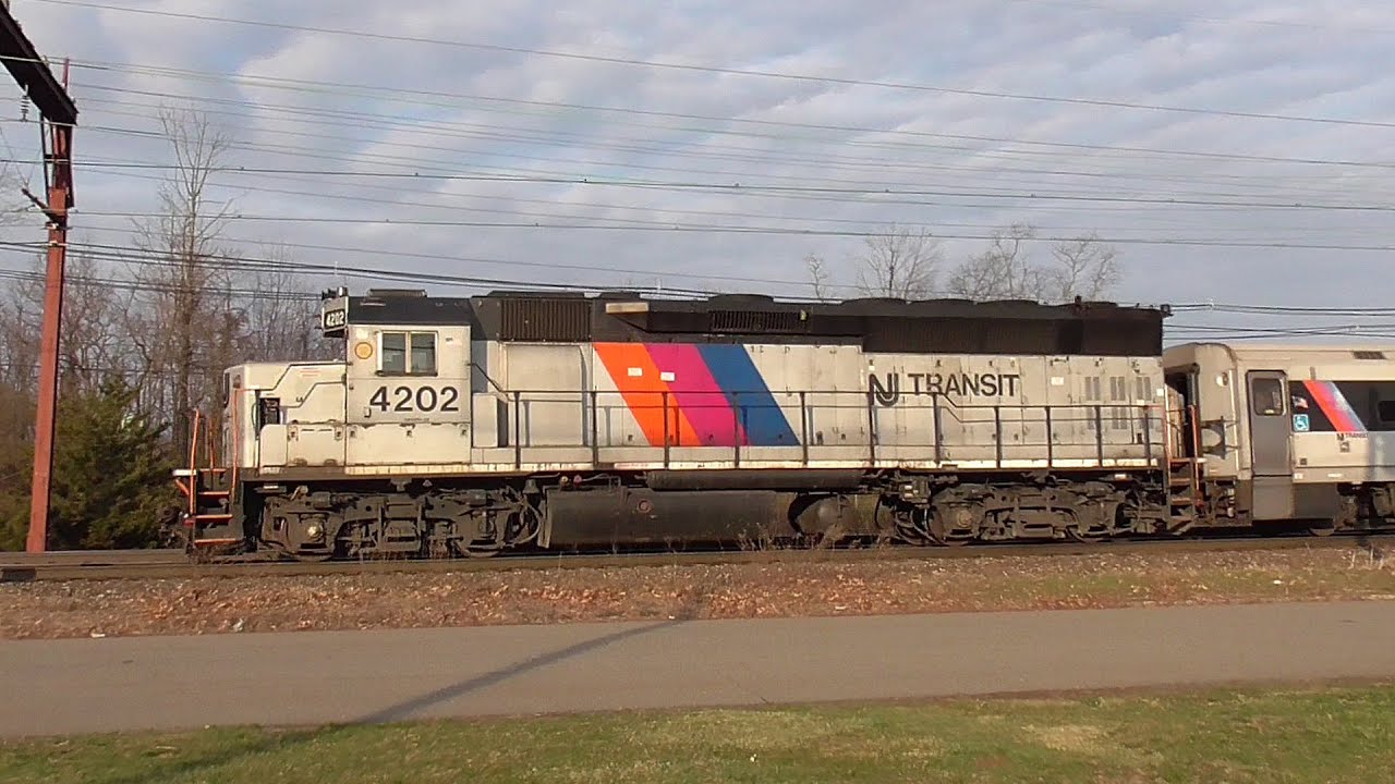 NJ Transit 4202 with Mixed Comets and More on the Morris & Essex Line ...