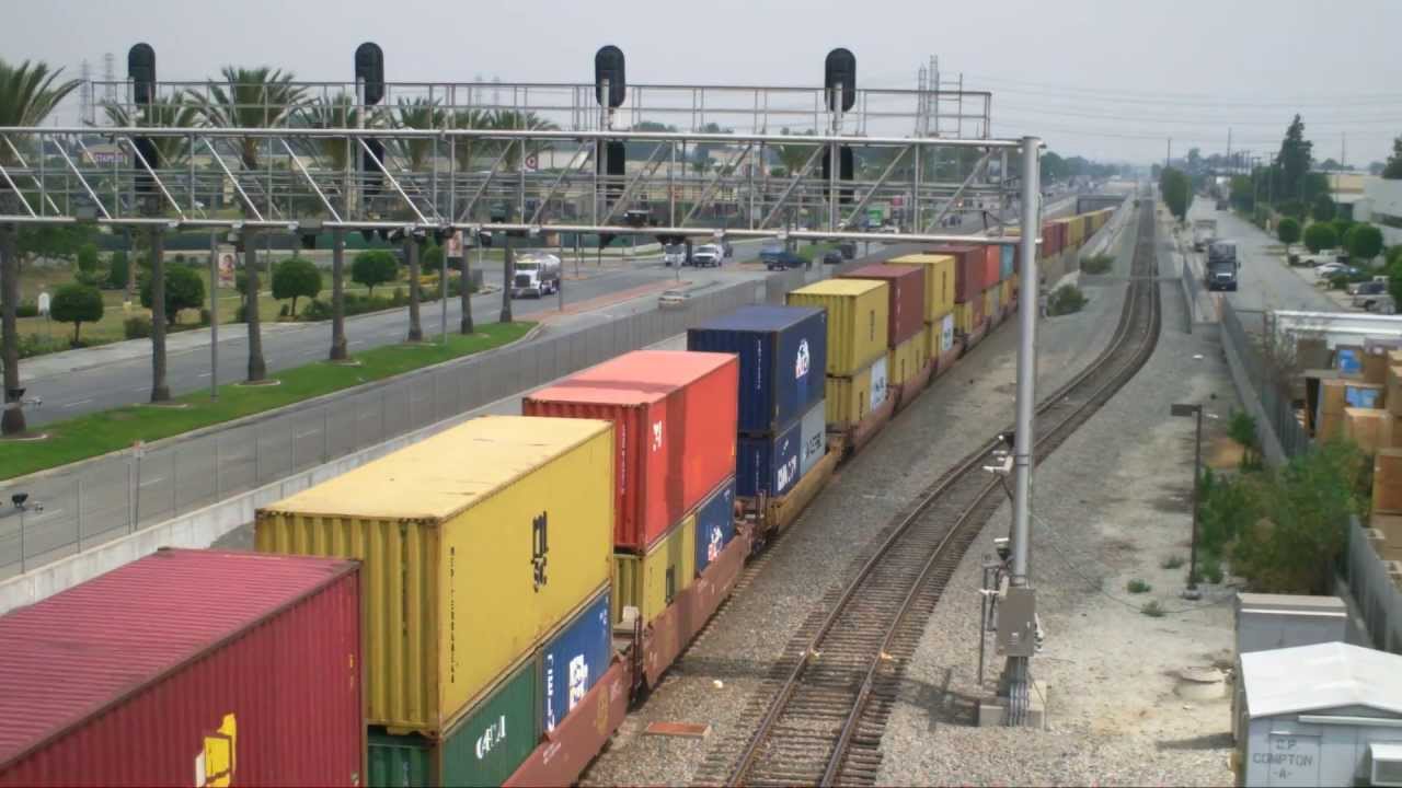 Railfanning SO CAL - Alameda Corridor - BNSF 7121 Leads a Stack train ...
