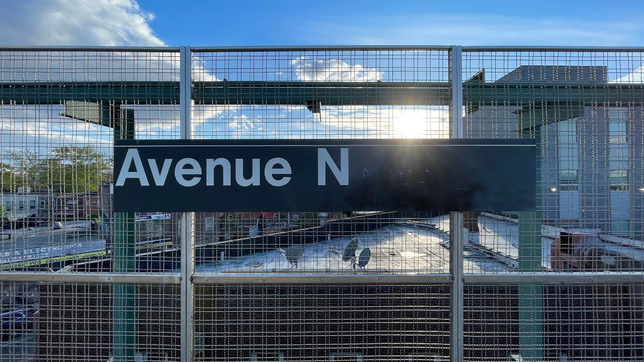 IND Culver Line: (F) Trains w/ R42 Garbage Train @ Avenue N (R160A-2 ...