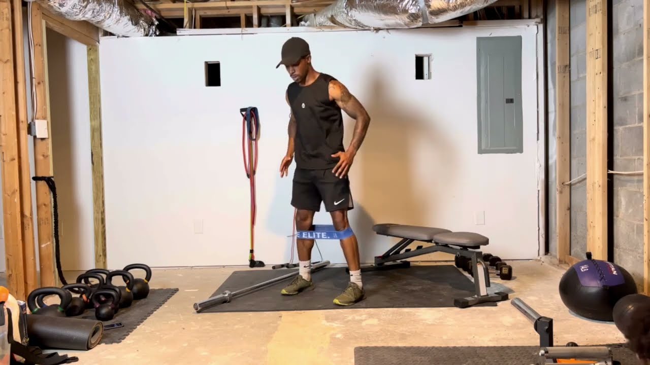 Banded Squat - YouTube