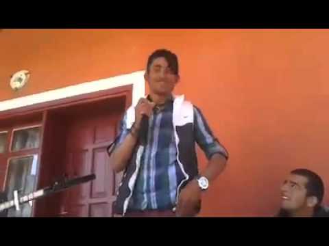 Şarlok ali halit bilgic şarkısı soylerken...