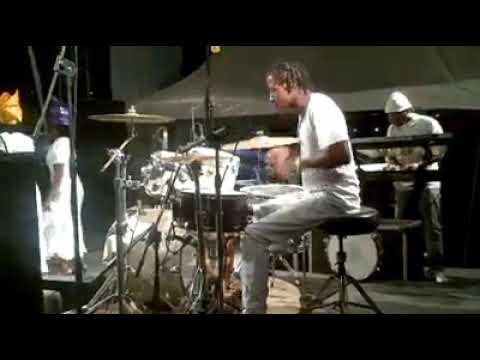Mento drummer - YouTube