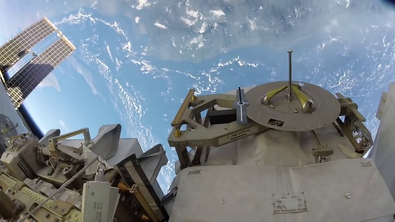 NASA: Here's what it looks like to walk in space - YouTube