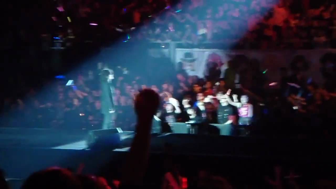 X JAPAN World Tour Live in HK 2009 (Endless Rain) - YouTube