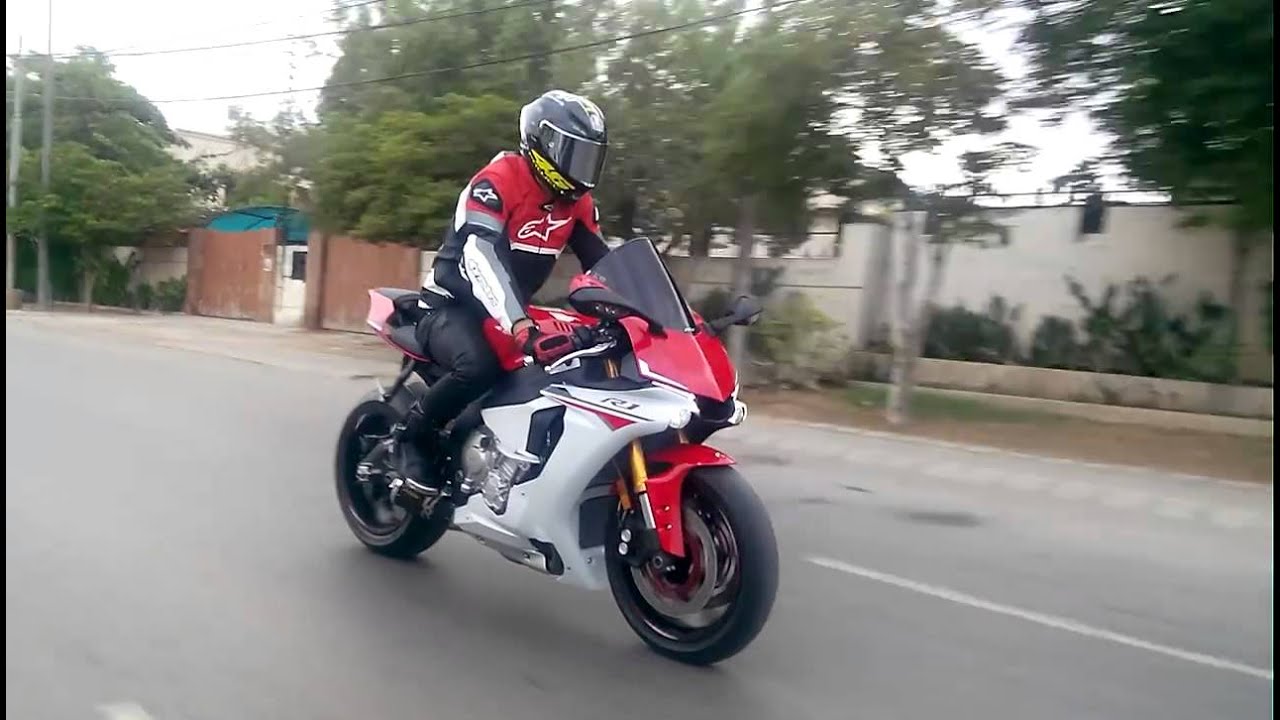 2015 Yamaha R1 on the road - YouTube