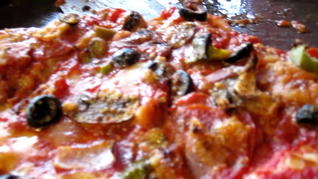 Eat: The Chicago Connection Pizza - YouTube