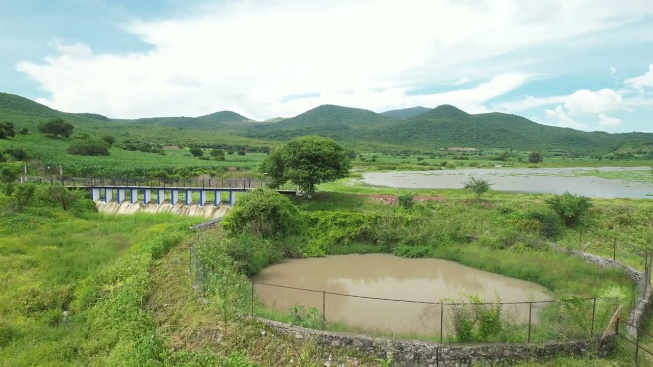 Es El Ojo de Agua y El Vertedor en Las Zarquillas municipio de Villamar ...
