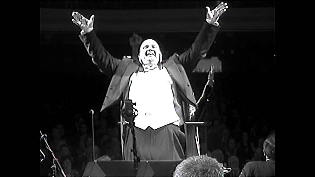 The dancing (and singing) conductor #2 - YouTube