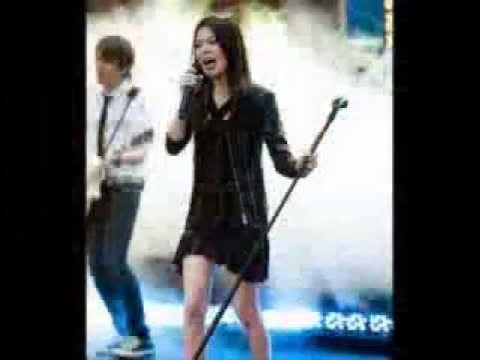 Miranda Cosgrove Vs Victoria Justice - YouTube