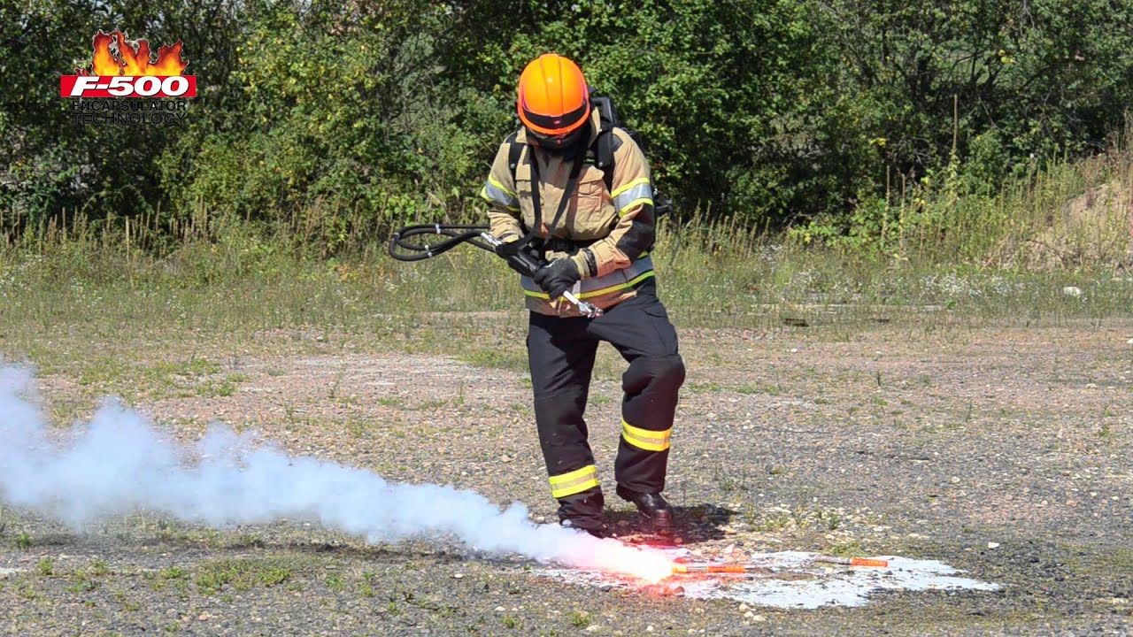 F-500 Löschversuch Bengalisches Feuer / Bengalo - Extinguish Test ...