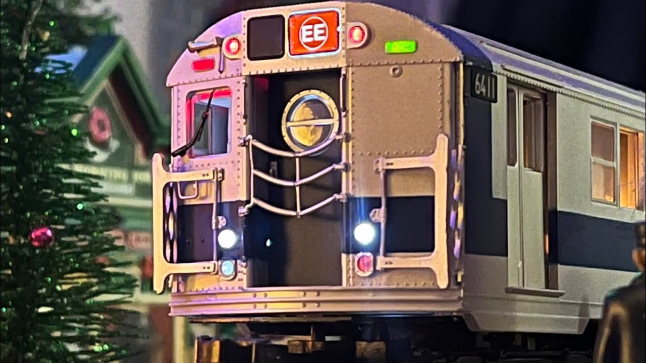 Lionel Trains MTA R16 EE Subway set making local stops - YouTube