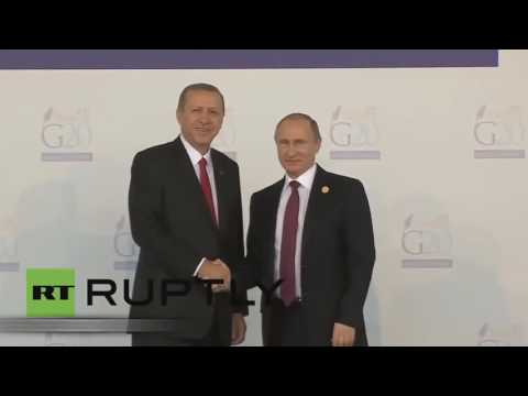 Recep Tayyip Erdoğan'ın Putin'in arkasından see  you demsi Thug Life