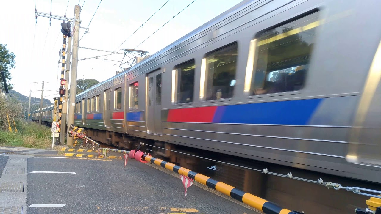 【4K】811系PM14編成＋811系PM9編成通過 - YouTube