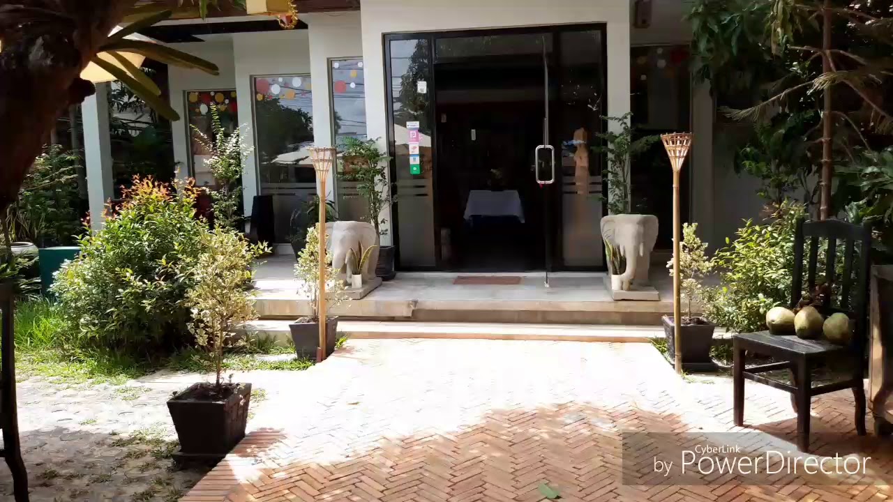 Urban Tree Hut restaurant in Siem Reap, Cambodia - YouTube
