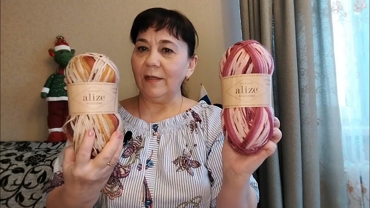 Разноцветная треугольная косынка со средней линией спицами из носочной ...